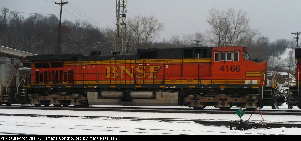 BNSF 4166